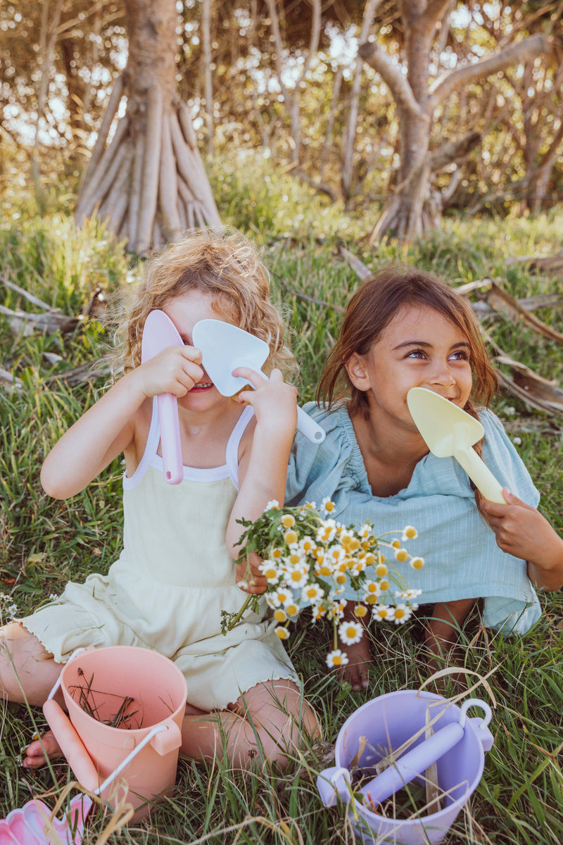 Coast Kids: Little Diggers Beach Spade - Bright Blue – The Sensory Studio